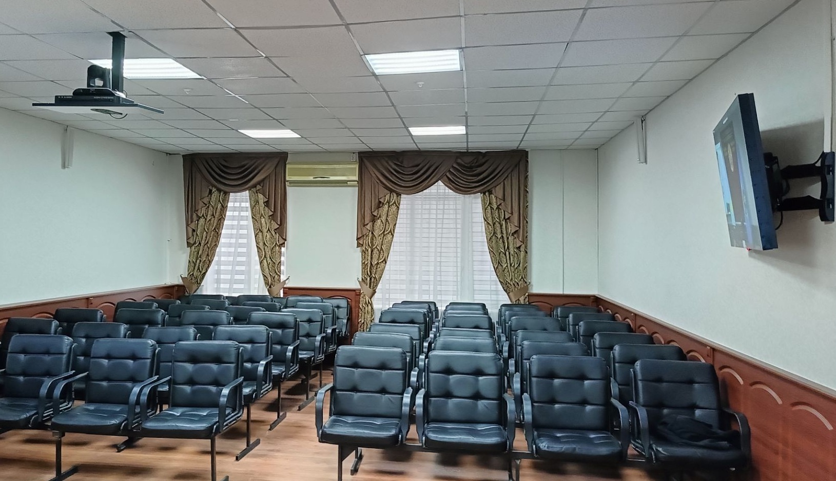 Конференц-зал ДЧС Мангистауской области. Г. Актау с оборудованием от STEPLine - Stepline.kz